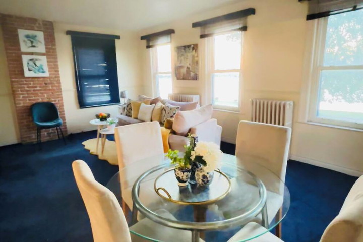 Modern Cozy Home On The Riverfront Close To Casino,downtown, Uof W And Detroit - Windsor, ON, Canada