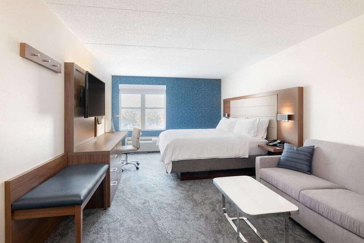 Minutes To Mit | Free Breakfast & Wi-fi - Dorchester, MA
