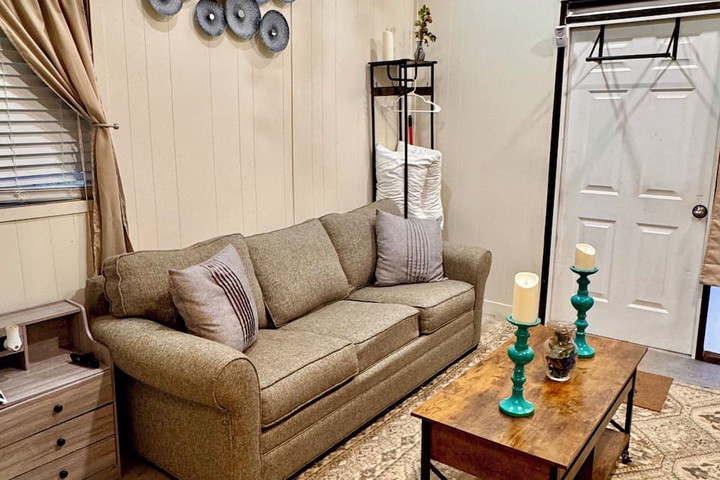 The Comfy- Cozy Cottage - Riverdale, GA