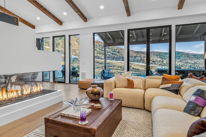 Where Style Meets Ski Views + Hot Tub + Pet Friendly | Crescendo Crest - Steamboat Springs, CO