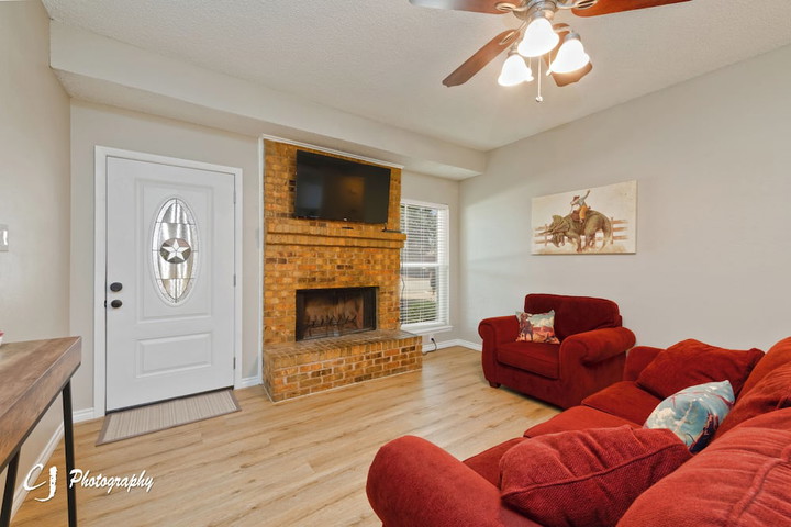 Rex Ranch Is A Comfortable Conveniently Located 3 Bedroom 2 Bath Home. - Abilene, TX