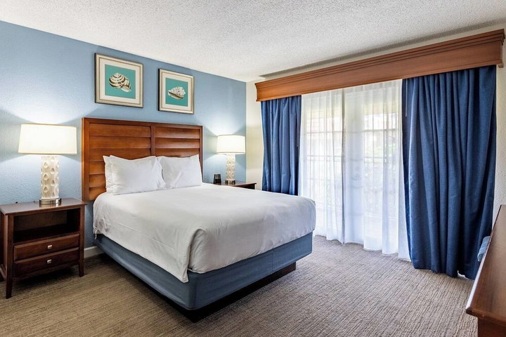 Pompano Beach | Beachside Breeze Retreat | Pool + Beach - Fort Lauderdale