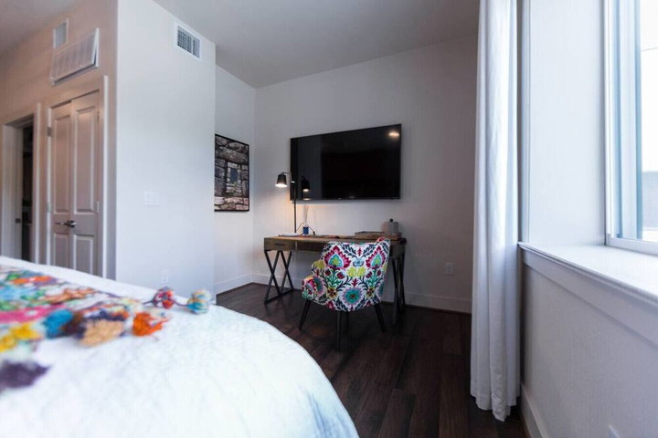 Classic1 King Bed (Machu Picchu) - Dallas, TX