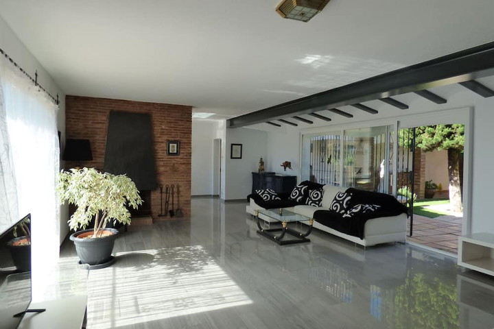 Villa Am Kanal Mit Pool, 1300 Qm Grundstück, 5 Schlafzimmer, 5 Bäder, Garage - Sant Pere Pescador