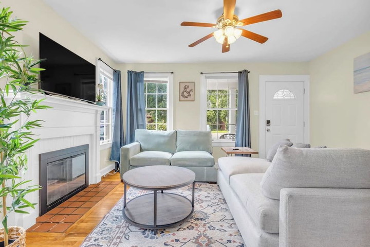 Cute Bungalow Near Downtown, Sleeps 6 - Spartanburg, SC
