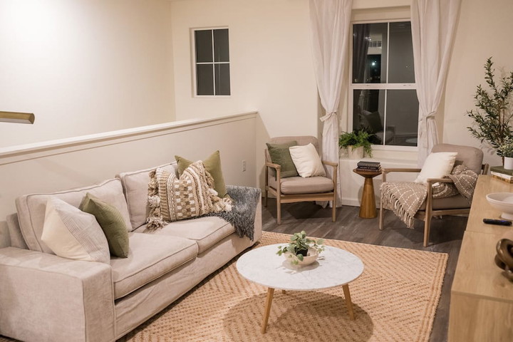 New Spacious 5 Bed 3 Bath Vacation House Near Sequoia /W Tub, Bbq, Ev - Visalia, CA