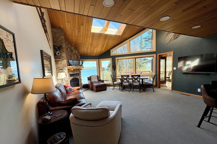 Spacious Lakehome Central To Superior's North Shore Attractions 3 Bed / 2 Bath - Two Harbors, MN