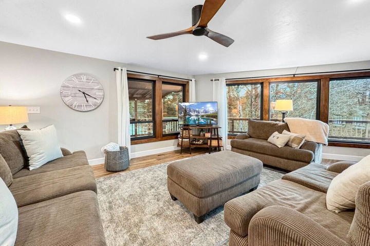 Charming Mountain Escape Near Lake Cascade - Cascade, ID