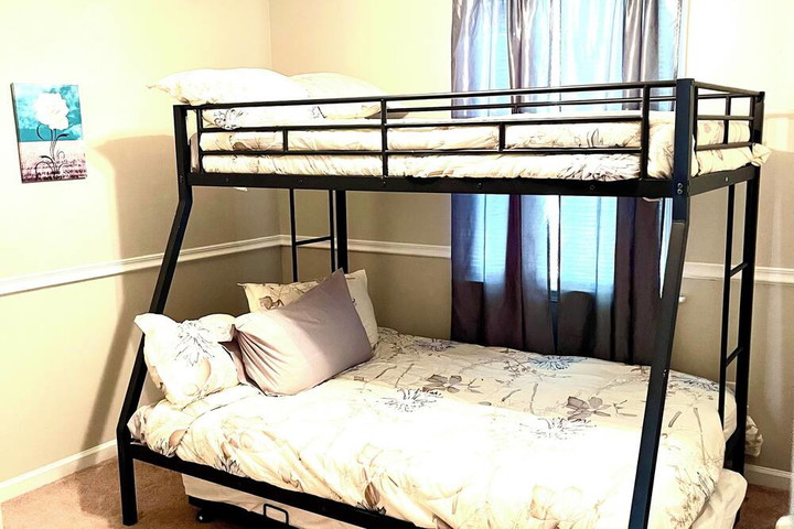 Cozy Cul-de-sac: 3br, 2.5ba W/ Multipurpose Room & Spacious Backyard - Wilmington, NC