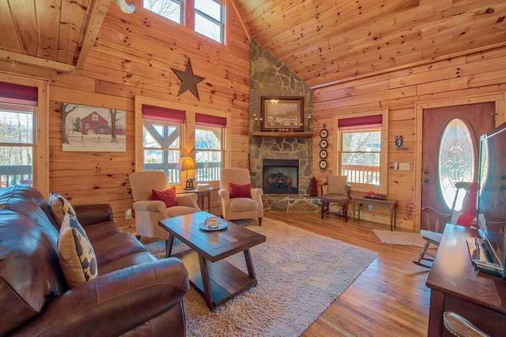 Crockett's Meadow! Hot Tub, Fast Wifi, Cable Tv, Fire Pit, Gas Grill! See Elk! - Maggie Valley, NC