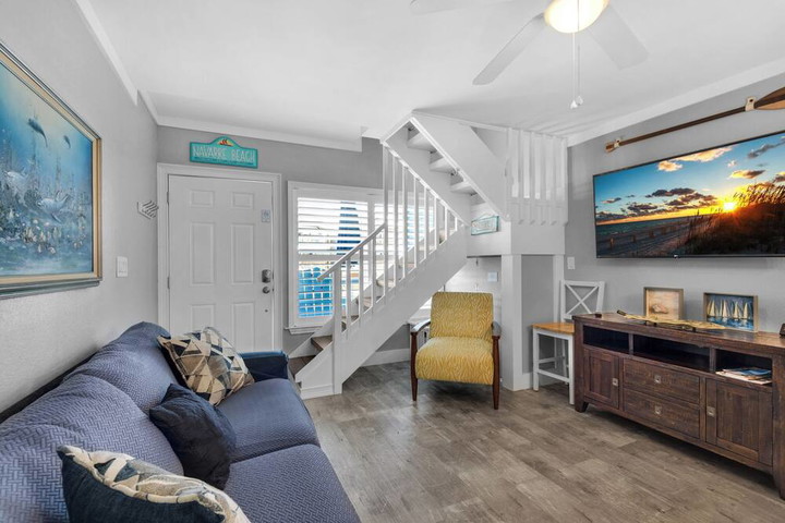 Bright & Breezy + Sunset Views | Steps To Beach | Mardi's Cozy Townhome - Navarre Beach, FL
