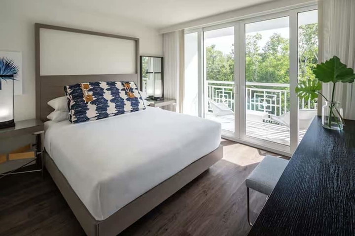 3 Junior Suite In Hammock Wing With Island Views - Florida Keys, FL