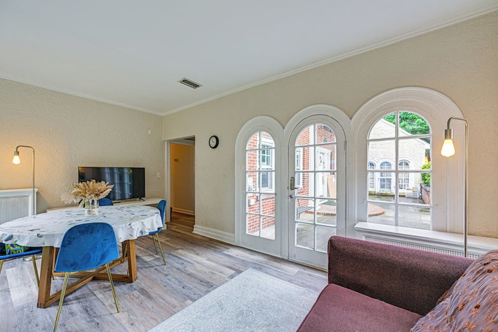 Walk To Harbor! Historic Mamaroneck Guest House - White Plains, NY