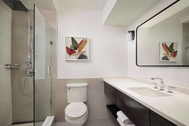Pets Allowed! King Room With Pool And Free Airport Shuttle! - Greenwich, CT