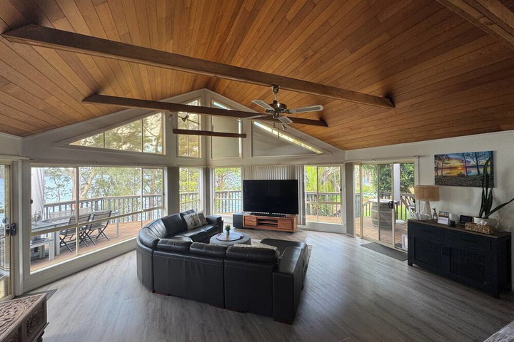 The Lake House On Amaroo Waterfront/free Wifi/includes Linen, Sup Boards/kayaks - Smiths Lake