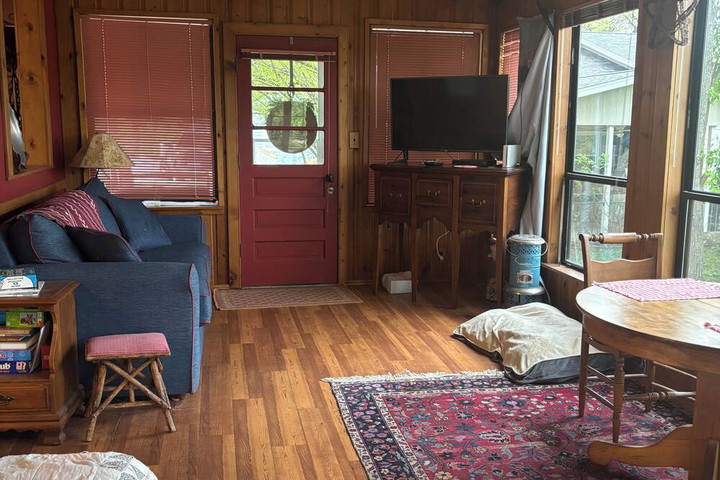 Cozy Wooded 2-bedroom Cottage On The Lake In Osage Beach - Osage Beach, MO