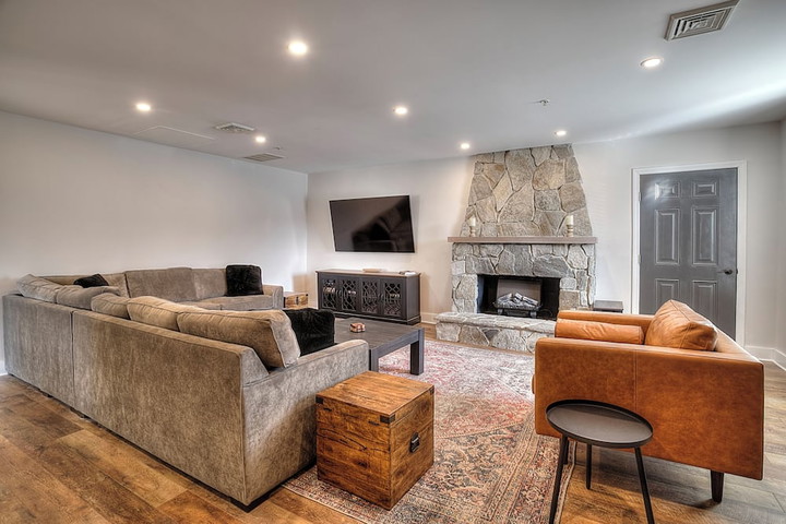 Luxury Lakeview Condo - Walk To Shops & Dining - Rangeley, ME