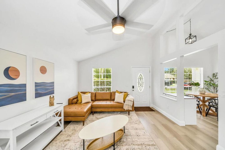Family Friendly 4br Home With A Private Pool & Calm Farmhouse Charm - West Palm Beach, FL