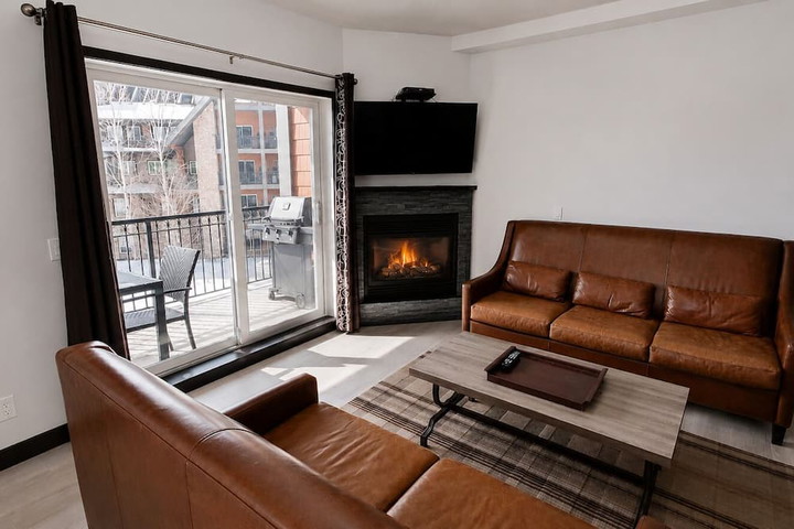 Alpine Splash Getaway  Pool, Hot Tub & Waterslide! - Canmore