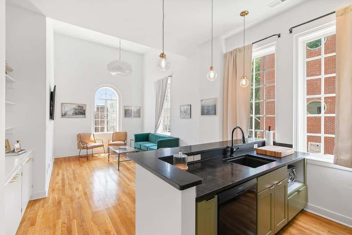 Stylish Downtown Mall Loft With Rooftop - Charlottesville, VA