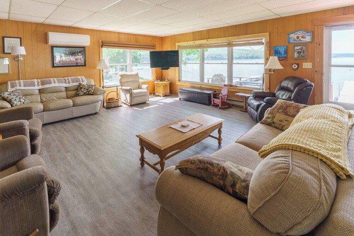 Four Seasons Cottage On Lake Champlain Waterfront - State of New York