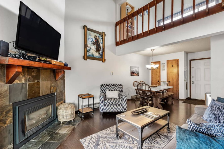 Walk To Mountain & Steps To Free Town/ski Bus Stop+hot Tub-grill-washer/dryer In Unit-2br +Loft - Steamboat Springs