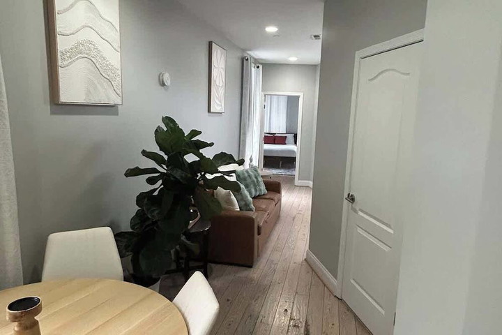 Stylish Dc Condo W/ Balcony, Steps To Metro - Washington, DC