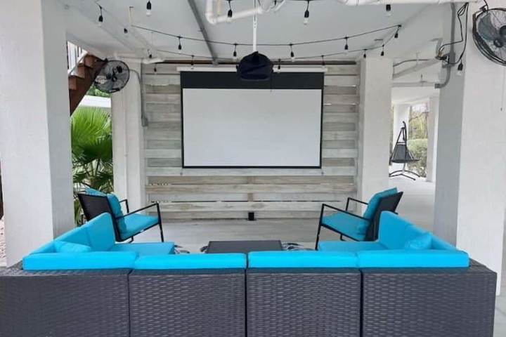 New! Oceanview Oasis Whole House - Theater - Screened Porch - Sundeck - Grill - Marathon, FL