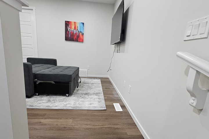 Modern 1-bedroom Garden Suite | Above Ground Suite | Side Parking | Chappelle - 艾伯塔