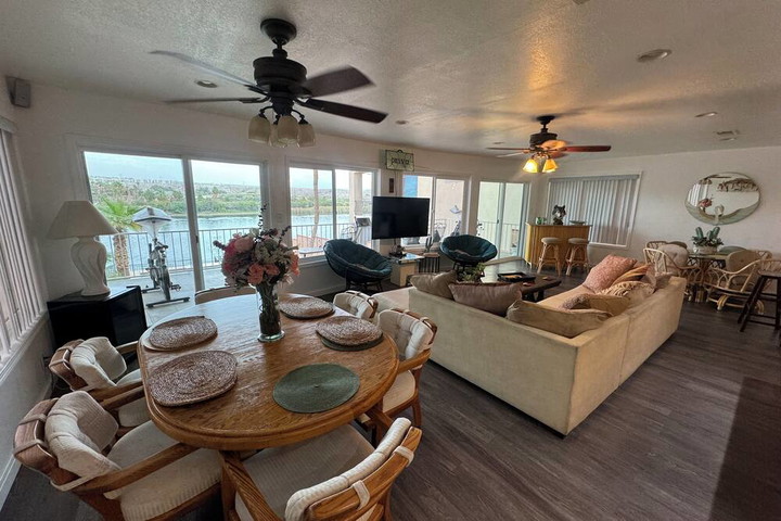 Luxury Riverfront Home W/ Pool  Private Boat Dock  Minutes To Laughlin - Bullhead City, AZ