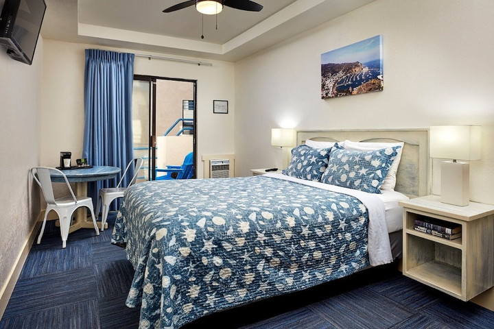 Your Search For The Perfect Stay Ends Here! Partial Ocean View, Free Parking! - Santa Catalina Island, CA