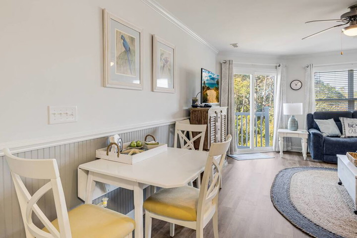 Gorgeous 3 Br Oceanwalk Condo - Pool Onsite - Steps From Beach & Shops - Elevator - Oak Island, NC