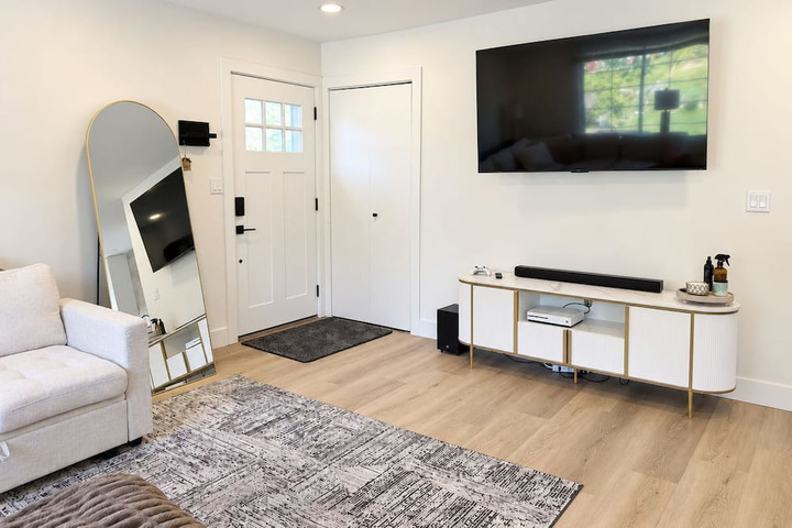 Pet-friendly 3br Home With Ac Sleeps 5 Commerce Township - 法明頓山