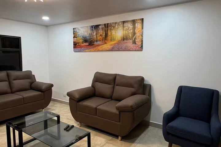 Casa De Hospedaje Con 7 Habitaciones Cerca Al Estadio Nacional En Sabana Norte - San José