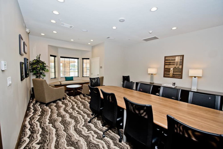 Accessible 1br Suite W/ Free Hot Breakfast + Pool - Houston, TX