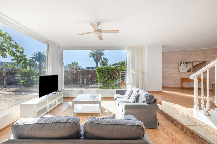 Tu Oasis Exclusivo En Primera Línea Del Mar: Dúplex De 180m²:  4 Habitaciones (8pax), 3.5 Baños - Torredembarra