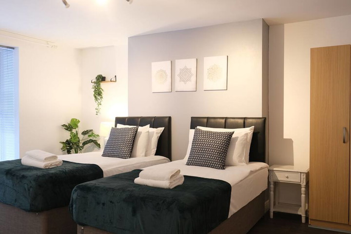 Modern 2 Bedroom Flat - Bedford