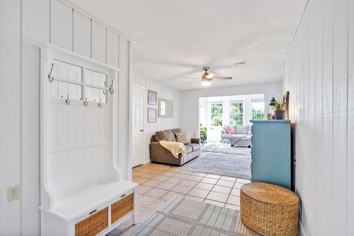 Moonshine Creek - Waterfront + Dock On Davis Canal - King Bed - Walk To Beach - Oak Island, NC