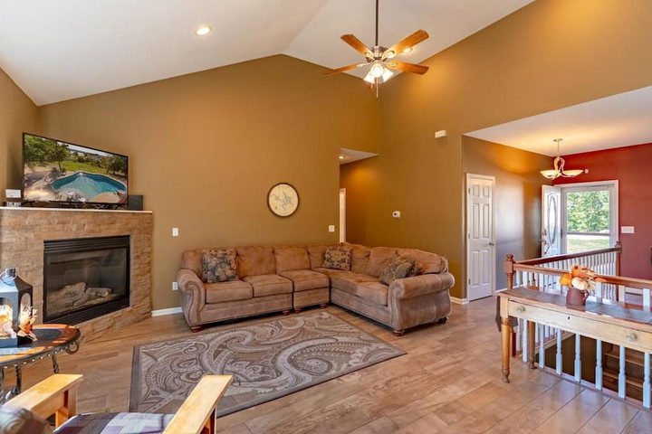 Private Pool, Boat Rental, Hiking And Enjoying All The Great Restaurants In The Area. - Missouri