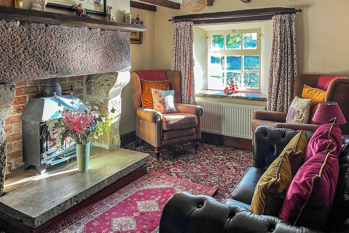 2 Bedroom Accommodation In Chesterfield - 