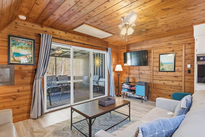 Juniper Presents: Chalet #65 Family Chalet Near Courts & Amenities - Michigan