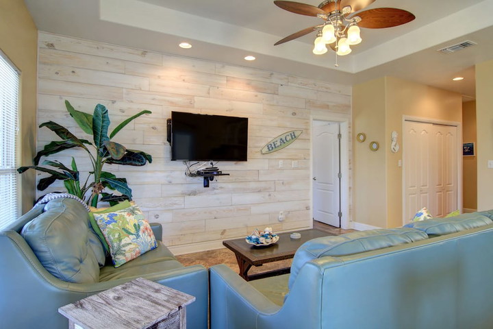 Seaside Paradise  Upstairs Unit 3br/2ba  Great Deck! Close To Beach And Pool. - Port Aransas, TX