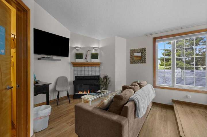 6 Herons Nest: Coastal Charm | Walk To Beach | Dog-friendly - Cannon Beach, OR