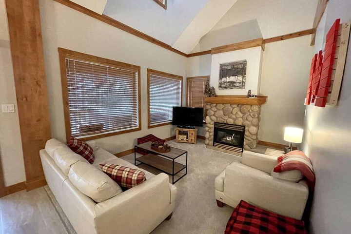 Alpine Bliss Awaits: Beautiful Mountain Home With Hot Tub - カナダ キンバリー