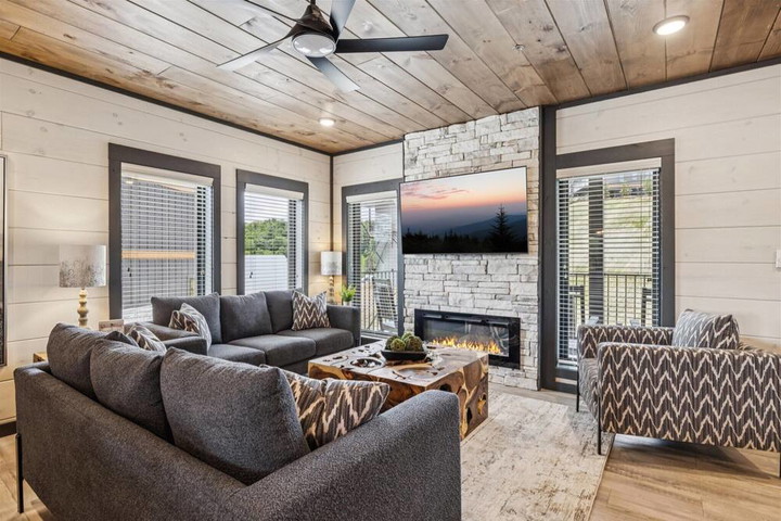Indoor Pool | Rooftop Lounge | Theater | Sleeps 22 | Free Waterpark - Douglas Lake, TN