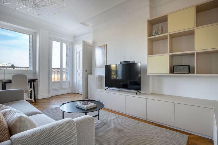 Blueground | Batignolles, Nr Park - Paris