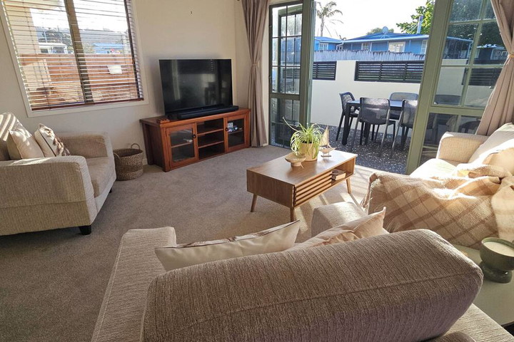 Ocean Breeze Escape Four Minute Walk To Beach, Town & Clubs - Whangamatā