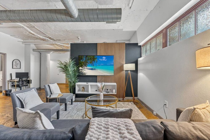 Modern River Market Loft Sleeps 6 Parking Wifi - Kansas City, KS
