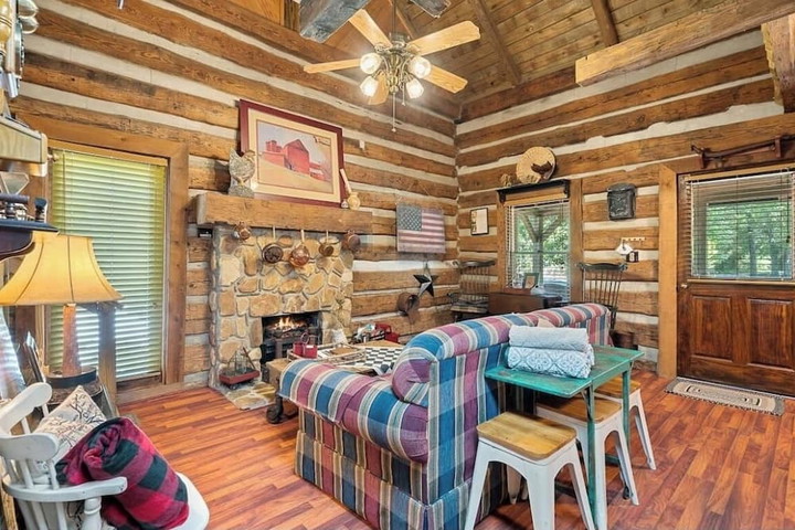 1800s Cabin With Hot Tub, Pet Friendly - South Carolina