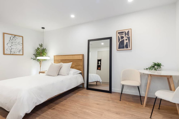 Studio De Luxe Neuf, Moderne Et Propre - Super Emplacement ! - Burnaby